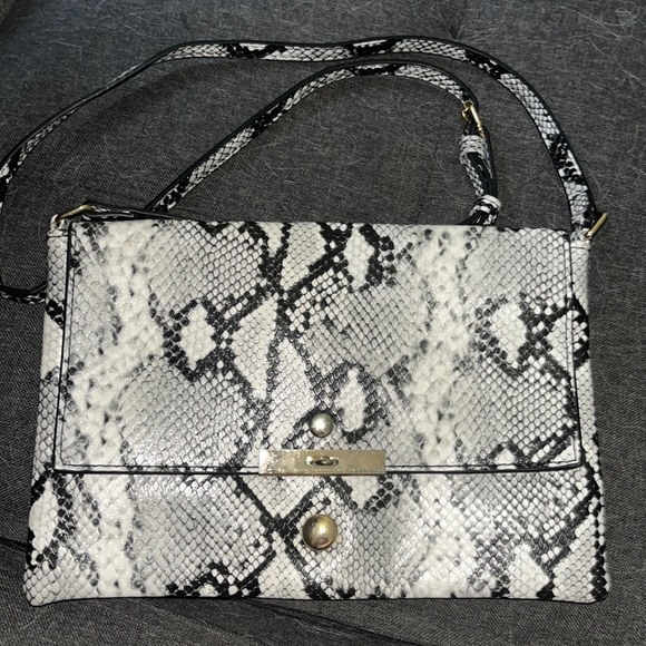 Francesca's Collections | Bags | Faux Leather Snakeskin Crossbody Bag ...